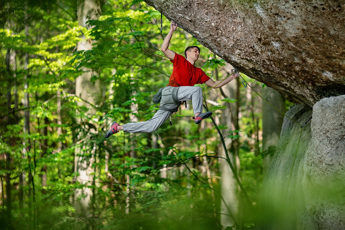 Adrian Chmiała mit der Silbernen Begehung von "Action Directe" (9a ...